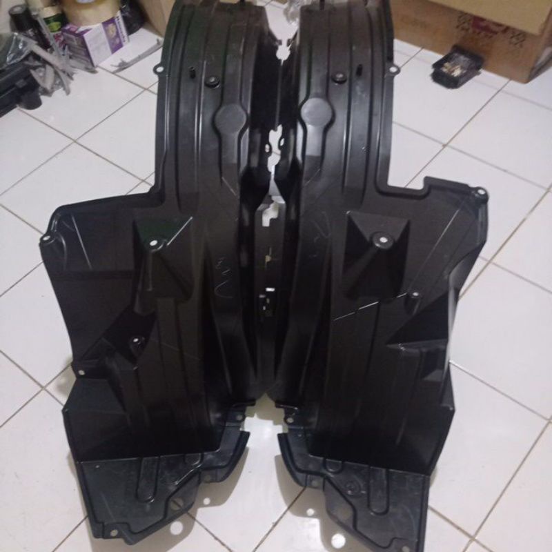 Jual Liner fender spakbor atas ban depan, Toyota Innova reborn tahun ...