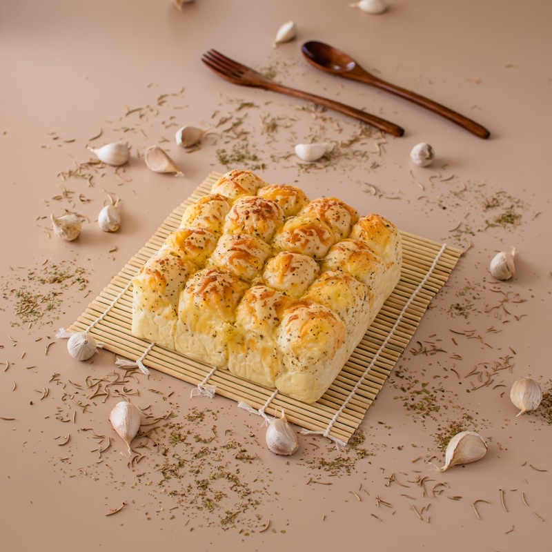 Jual MadMILK Garlic Butter Cream Cheese W/ Cheese on top! (Roti sobek ...