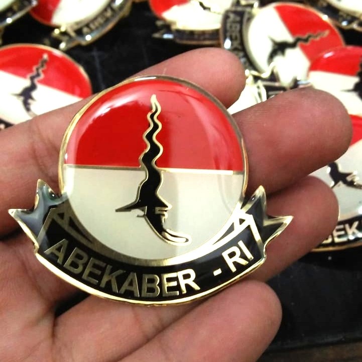Jual Pin Bahan Plat Kuningan (bentuk,tulisan & warna sesuai pesanan ...