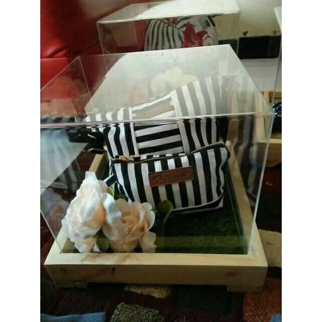 Jual box hantaran pernikahan kayu+akrilik | Shopee Indonesia