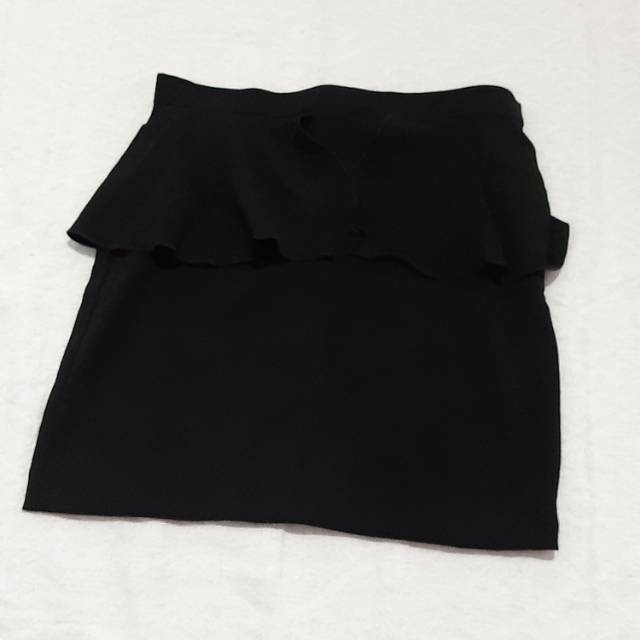 Jual Mini Skirt Rok Mini Korean Look by Brand Cole (Preloved) | Shopee ...