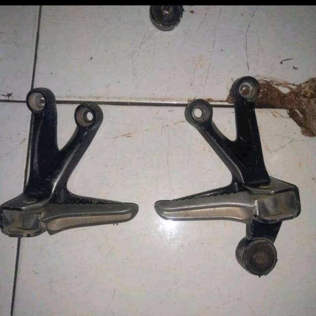 Jual step bostep belakang ORIGINAL satria FUkarbu & FU Fi injeksi 150cc ...