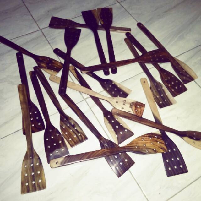 Jual Sutil/Sendok/Sodet/Spatula Kayu Sonokeling P35 Berlubang | Shopee ...