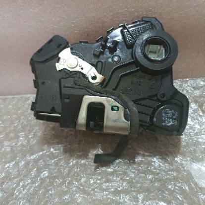 Jual Door lock pintu depan kanan toyota innova Hilux fortuner oryginal ...
