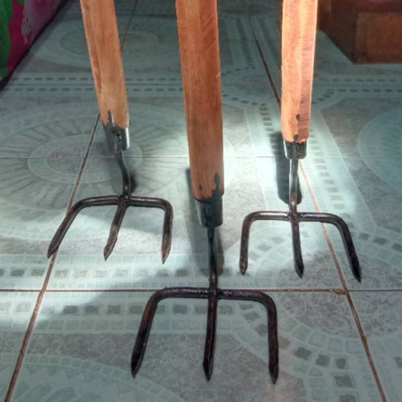 Jual Garon Garukan Sampah Besi Garpu Tanah Kebun Got Garukan Gardening ...