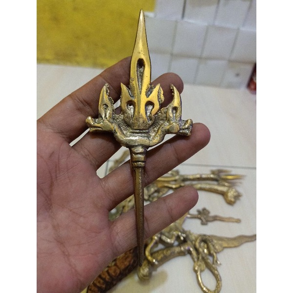 Jual miniatur pusaka tombak Cakra mahawedi | Shopee Indonesia