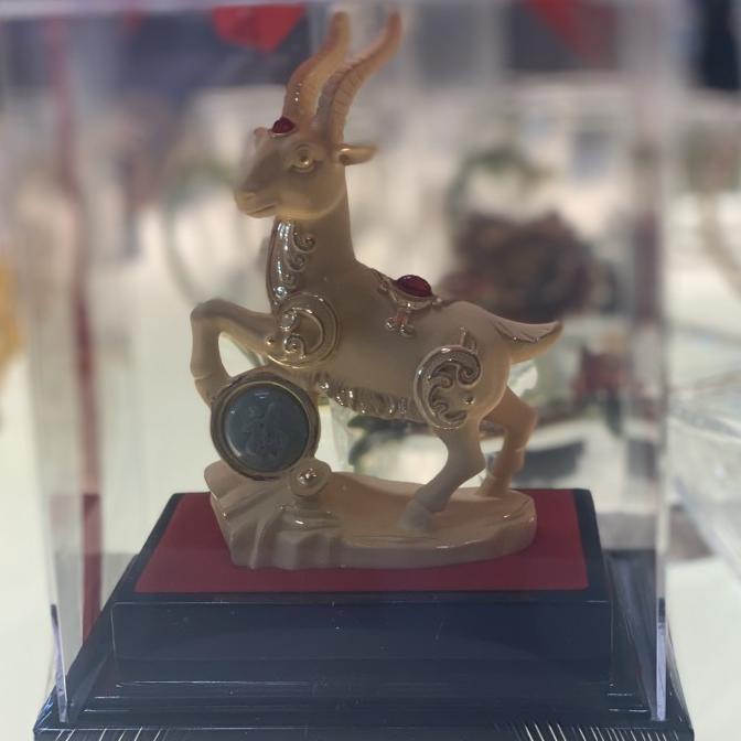 Jual Pajangan Patung Shio Kambing/Domba Lapis Emas 24K Patung Kambing ...