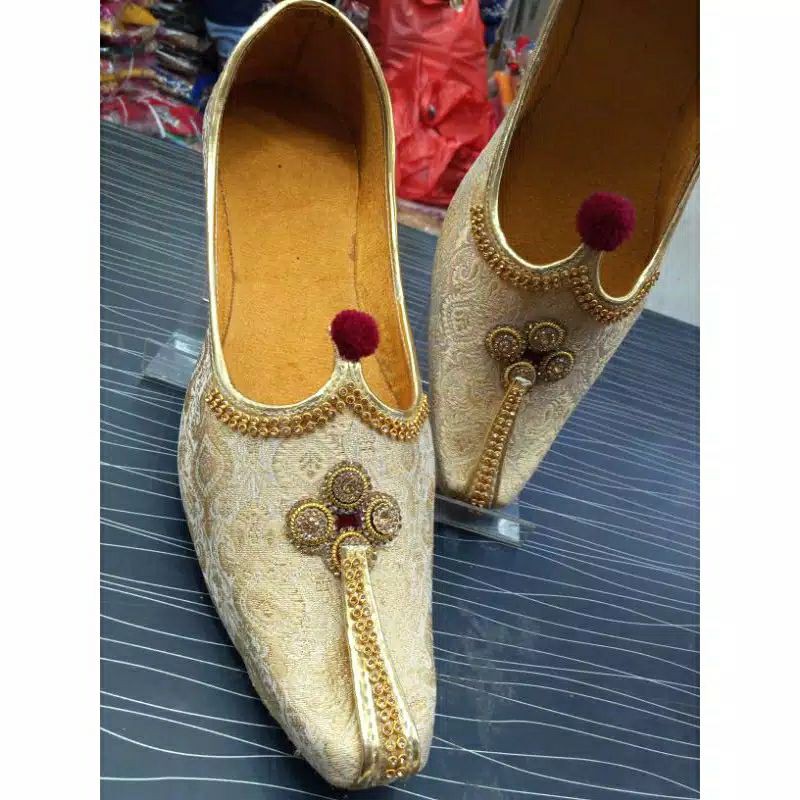 Jual sepatu cowok india / sepatu pria sandal sepatu aladin / sepatu ...