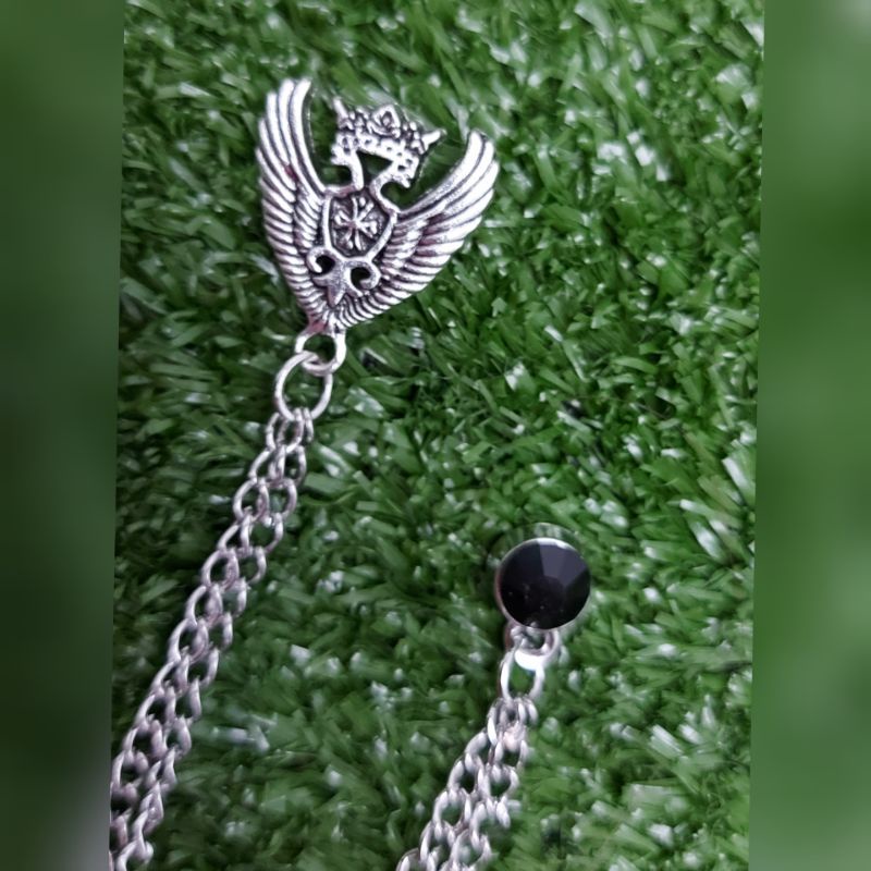 Jual Lapel pin rantai/bros rantai jas - king black diamond | Shopee ...