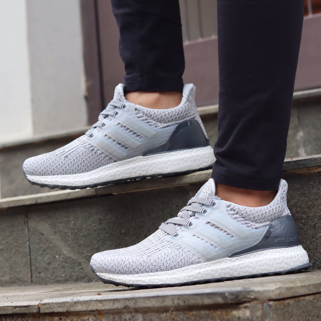 Jual TERMURAH Sepatu Adidas Ultra Boost 4.0 Women Grey White | Shopee ...