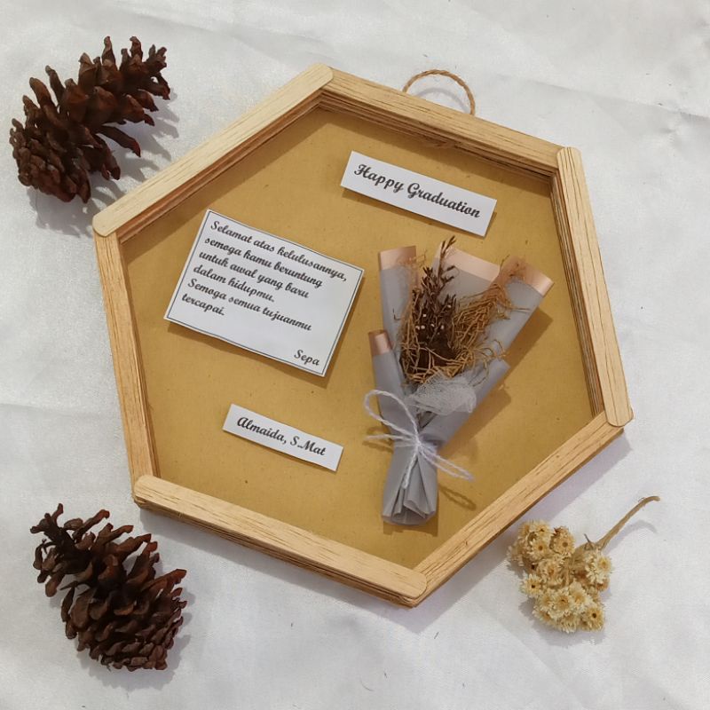 Jual HEXAGON FRAME WISUDA (KADO WISUDA, HADIAH ULANG TAHUN, BUKET KADO) | Shopee Indonesia