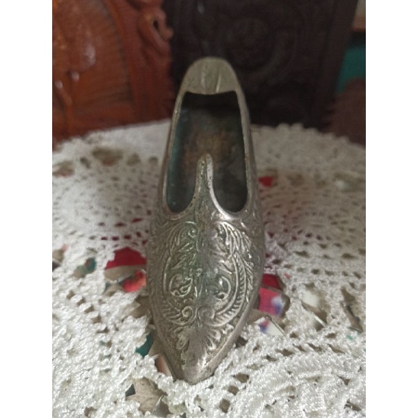 Jual Asbak antik Sepatu Aladdin berukir indah kuningan dilapis warna ...