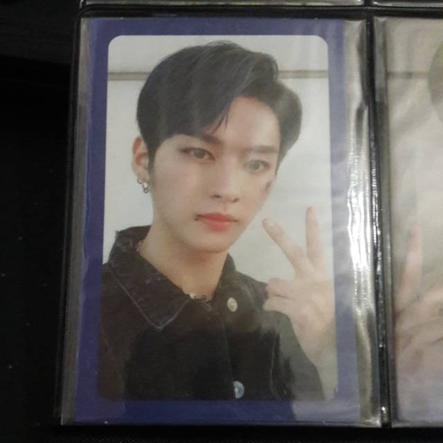 Jual photocard Lee know blue border (booked) | Shopee Indonesia