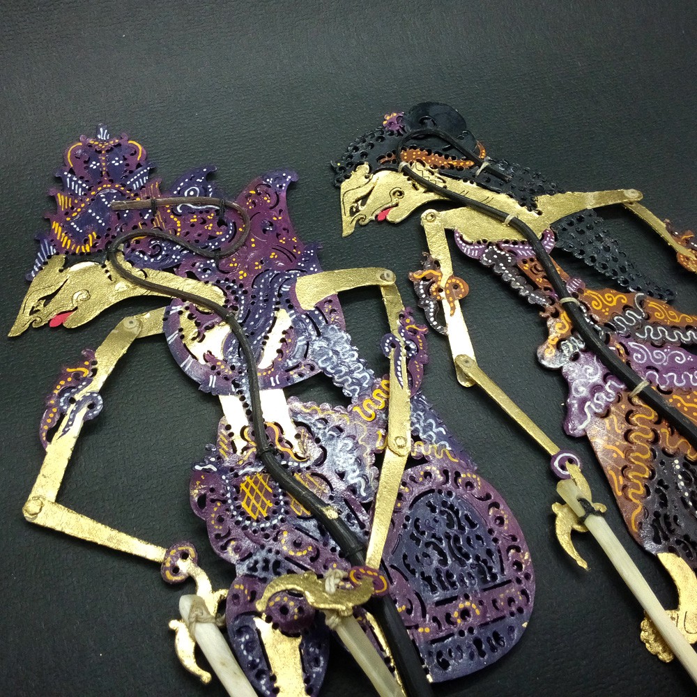 Jual Miniatur Wayang Kulit Rama Shinta - Batik Edition | Shopee Indonesia