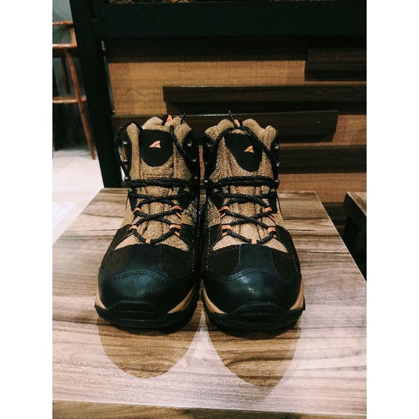 Jual Sepatu Gunung Pria VOLGA AREI OUTDOORGEAR - Sepatu HIKING REI ...