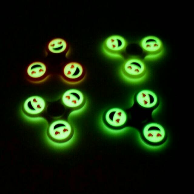 Jual FIDGET SPINNER EMOTICON SMILE GLOW IN THE DARK LIMITED EDITION ...