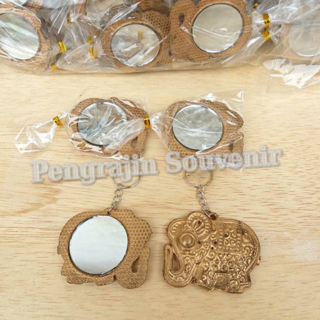 Jual isi 100 PCS Souvenir Pernikahan Gantungan Kunci Cermin Motif Gajah kemas plastik souvenir ...