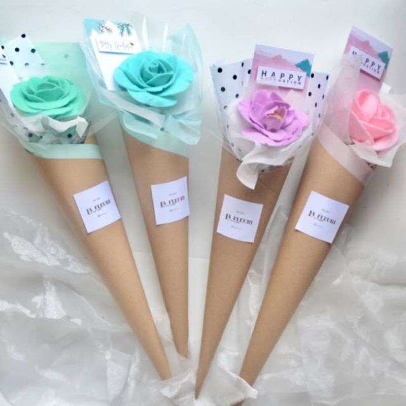 Jual mawar cone artifisial bucket wisuda bouquet valentine buket ultah ...