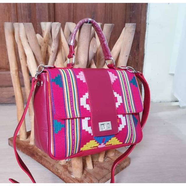 Jual SARAS HAND BAG ETNIK TENUN BUNA KRAWANG, TENUN MAUMERE NTT ...