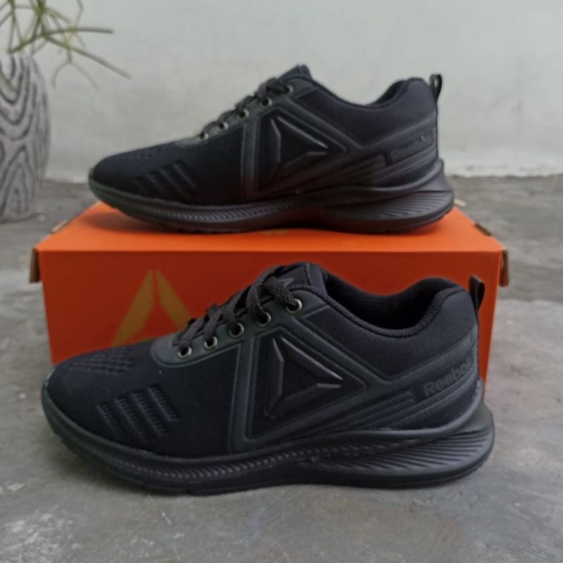 Jual SEPATU HITAM POLOS MODEL TERBARU REALPICK | Shopee Indonesia