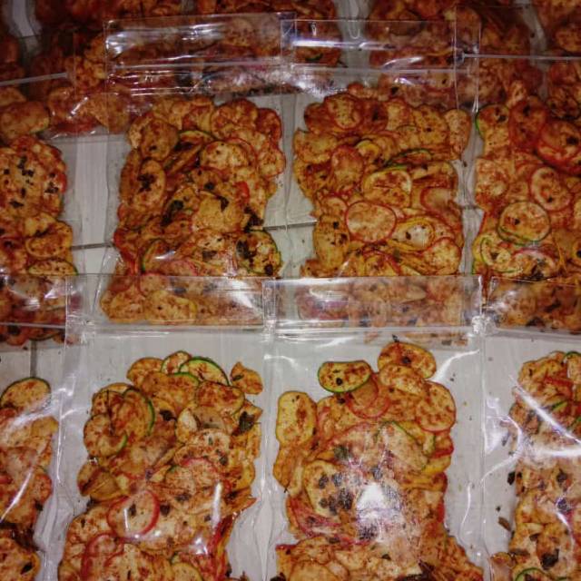 Jual Krupuk Seblak enak Murah ukuran 100gr cemilan pedas rumahan ...