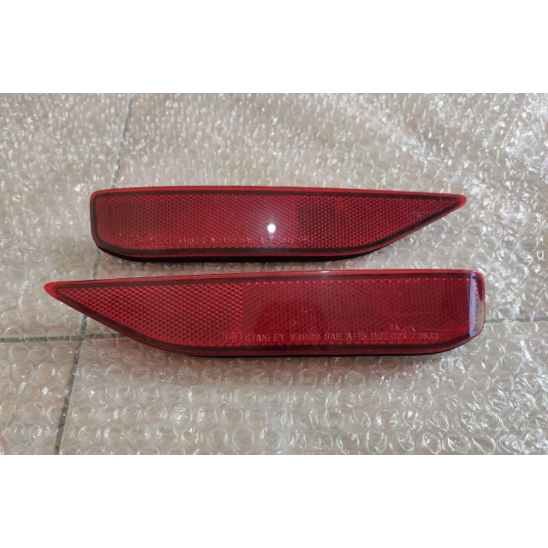 Jual Lampu Reflektor Bumper belakang Mitsubishi Expander Original ...