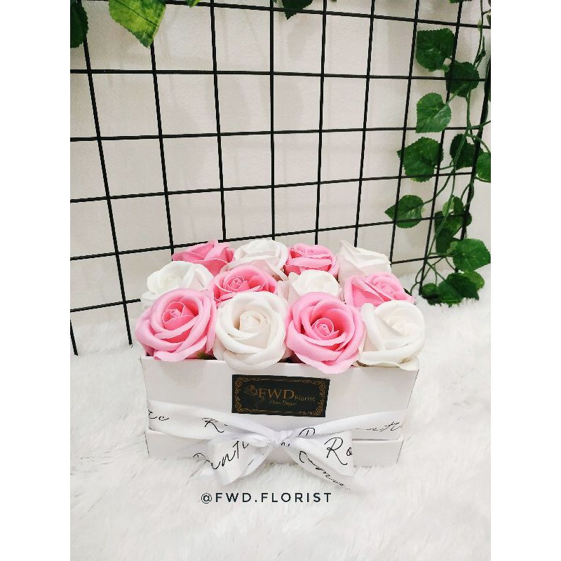 Jual bloom box with soap flower / soal flower / box flower /bunga palsu ...