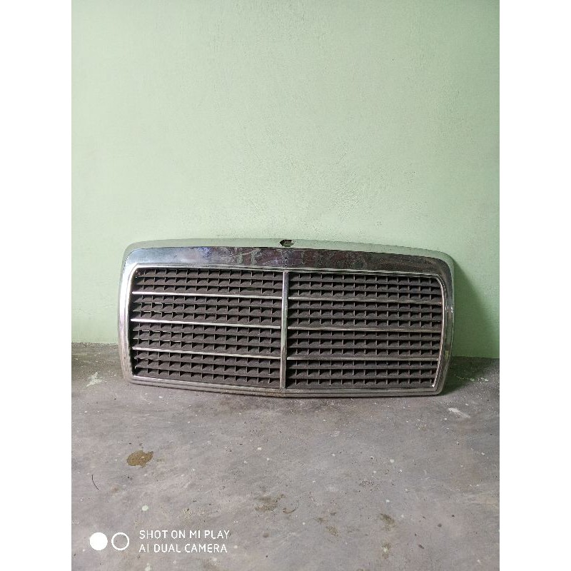 Jual GRIL MERCEDES W124 CHROME ORIGINAL | Shopee Indonesia