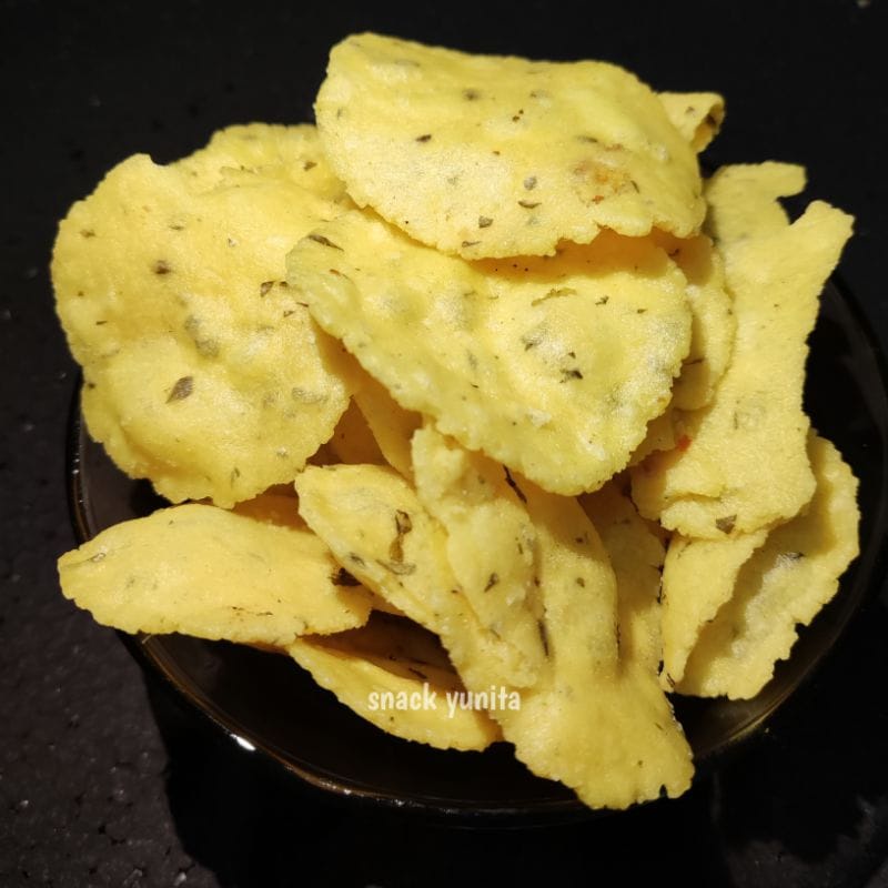 Jual Comring Daun Bawang Renyah dan Gurih 100 gram | Shopee Indonesia