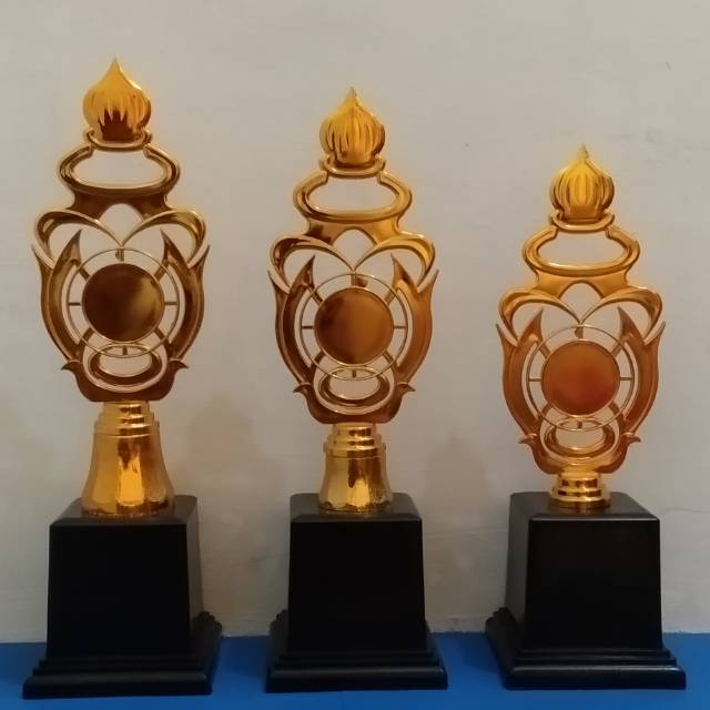 Jual Piala Murah Set Juara 123 Figur F7 | Shopee Indonesia