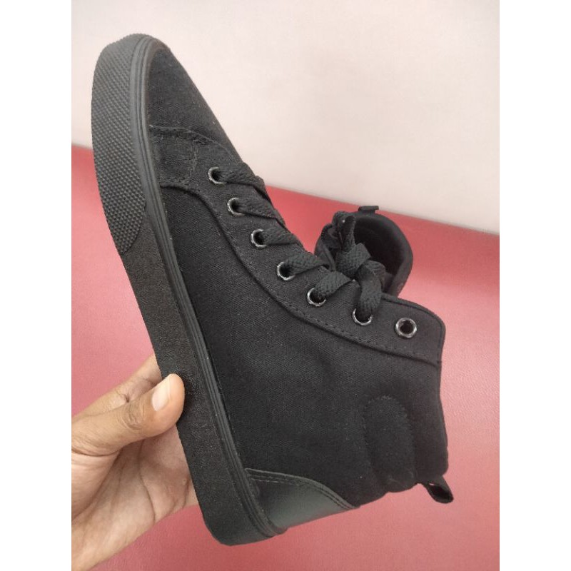 Jual Sepatu sekolah Bata Original Bahan kain awet & murah. | Shopee ...