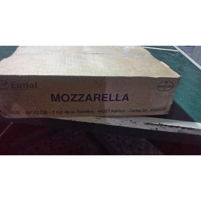 Jual Keju Mozzarella Eurial / Mozzarella Cheese Eurial (2,5Kg) | Shopee ...