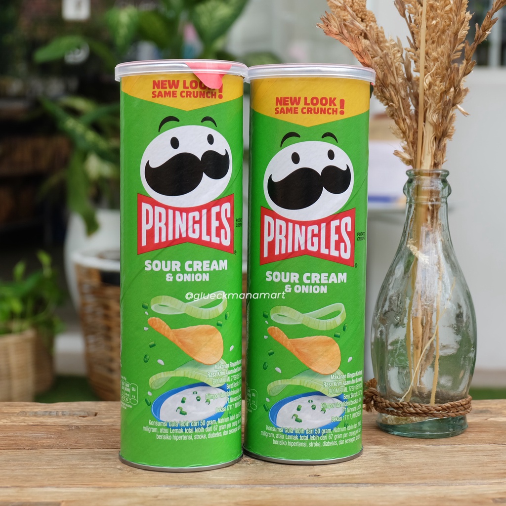 Jual Pringles Sour Cream and Onion 102gr - Potato Chips - Chips Kentang ...