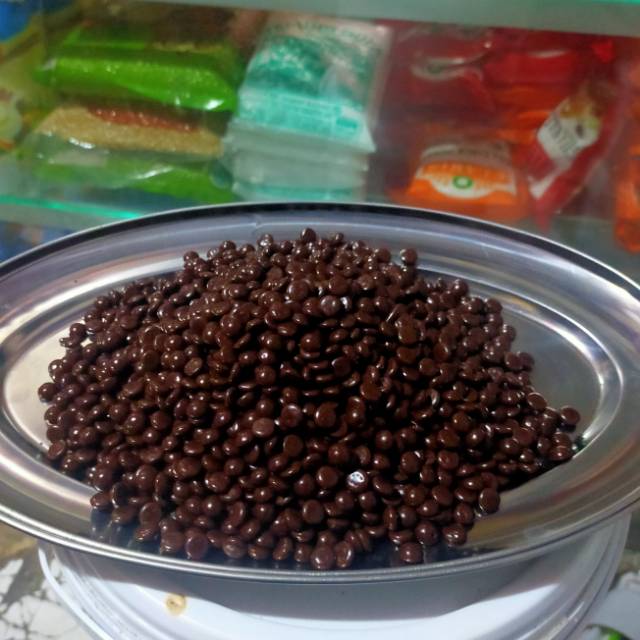 Jual CHOKLAT CHIPS LAGIE COKLAT BUTIR SETENGAH BULAT 100GR | Shopee ...