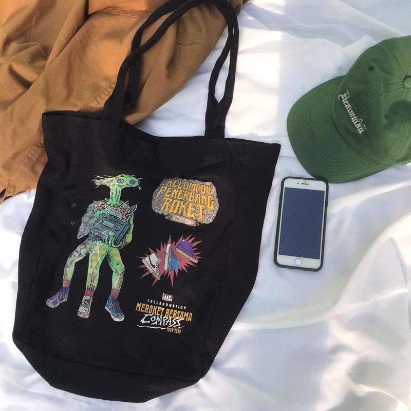 Jual Totebag Compass x KPR (Kelompok Penerbang Roket) | Shopee Indonesia