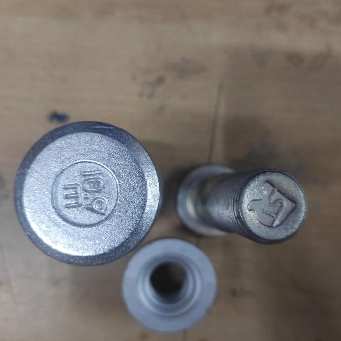 Jual Baut Roda Hino 500 Original Depan/Belakang Kode 077 | Shopee Indonesia