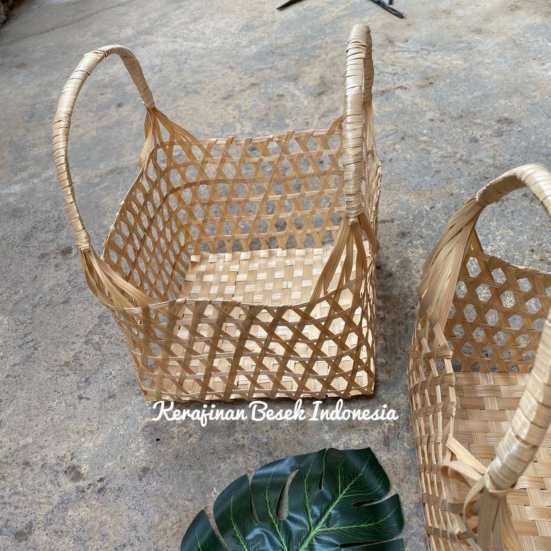 Jual TAS BAMBU BESAR KOTAK 25 X 25 X 20CM / keranjang bambu / tas anyam ...