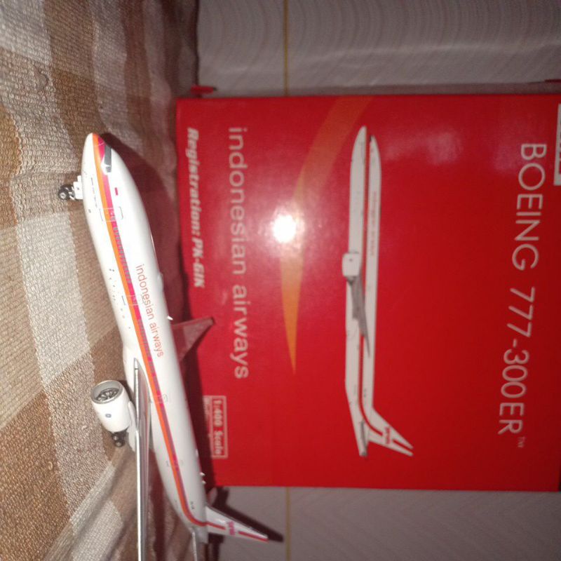 Jual DIJUAL DIECAST GARUDA INDONESIA LIVERY RETRO (1969) BOEING 777 ...