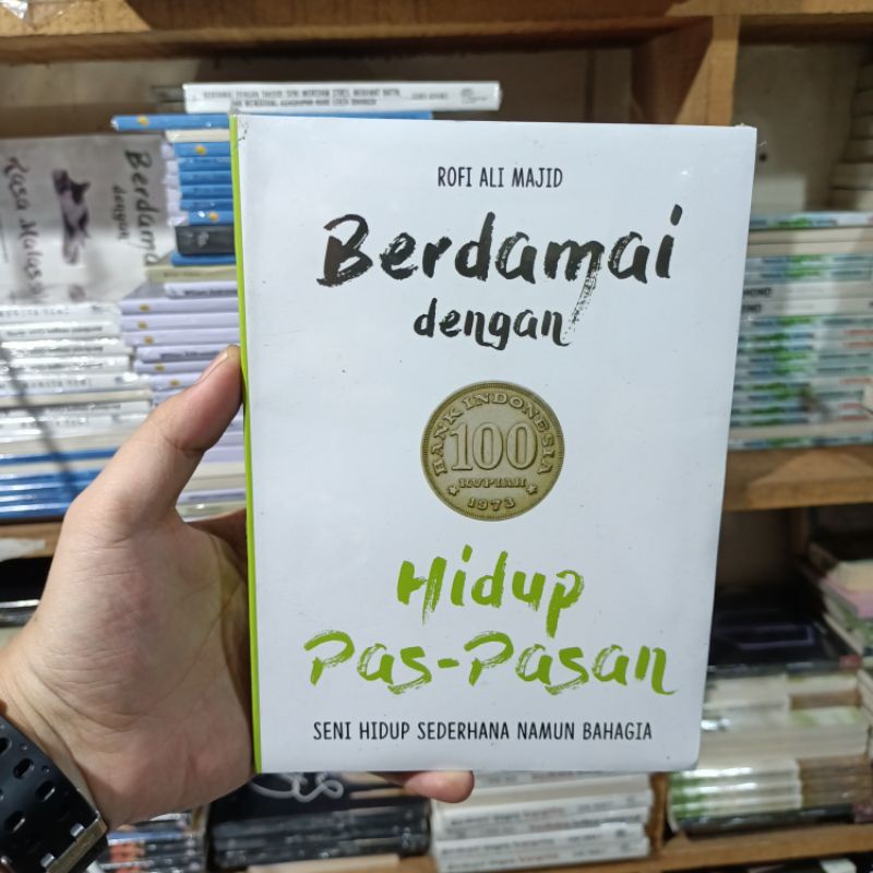 Jual Buku BERDAMAI DENGAN HIDUP PAS PASAN - Rofi Ali Majid | Shopee Indonesia