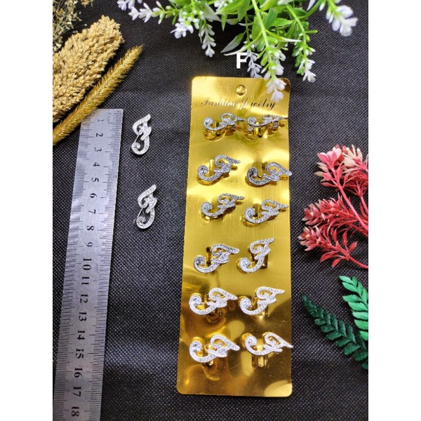 Jual Bros inisial nama / Bros huruf / Bros dagu huruf isi 12pcs ...