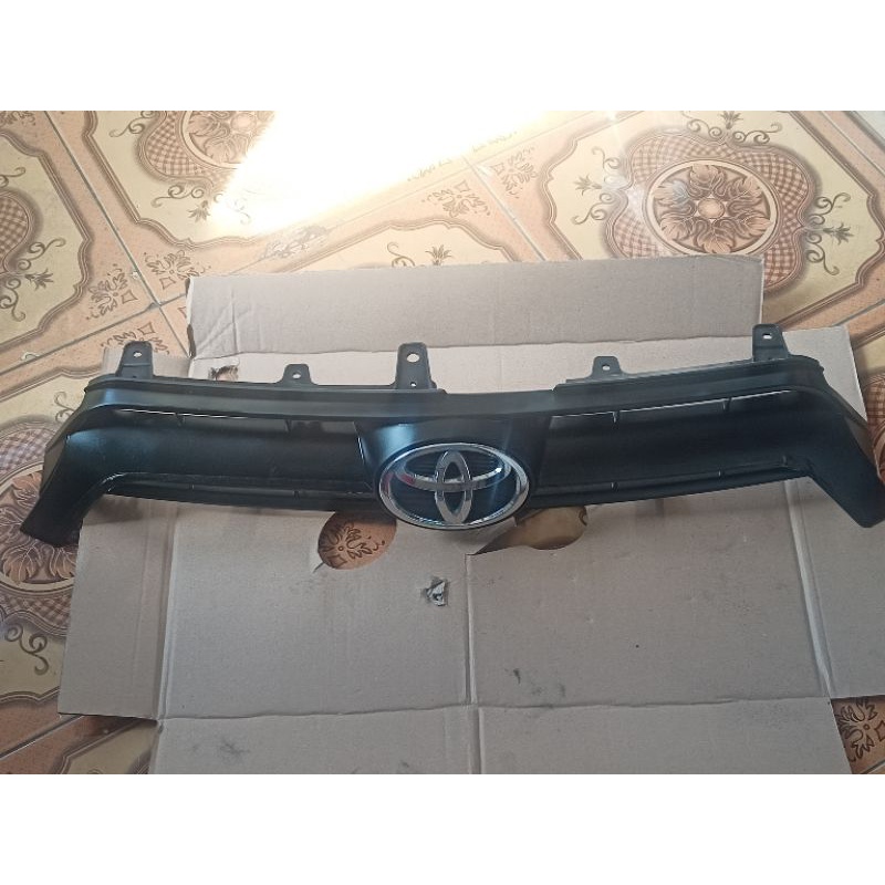Jual Grille Radiator toyota yaris 2015 bekas pakai original toyota ...