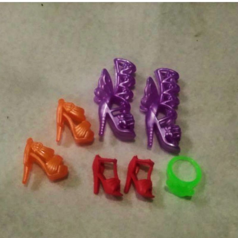 Jual Sepatu Barbie isi 4 pasang | Shopee Indonesia
