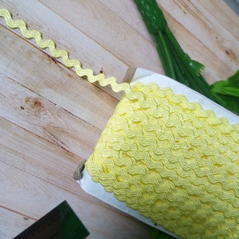 Jual per meter,renda biku biku warna kuning muda lebar 0.4cm | Shopee ...