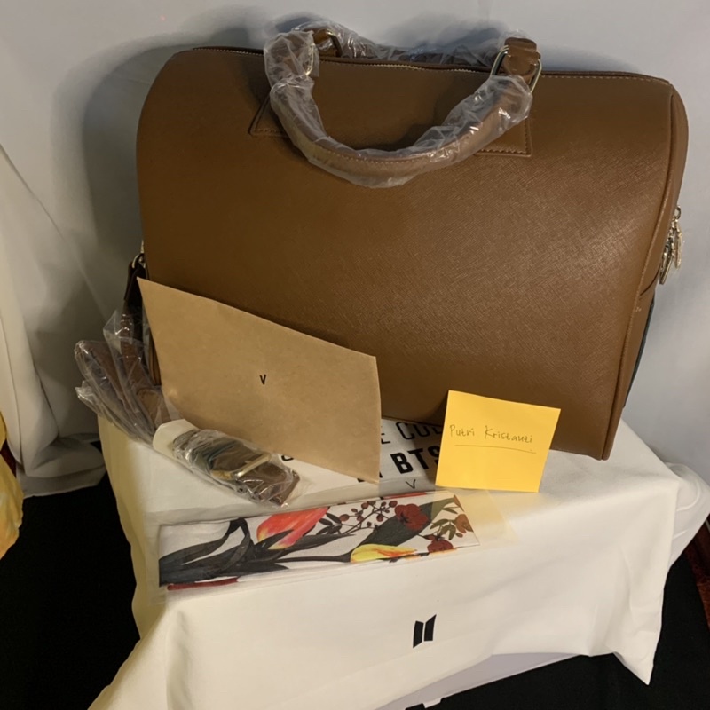 Jual [READY STOCK] Artist Made Collection BTS By V Mute Boston Bag ...