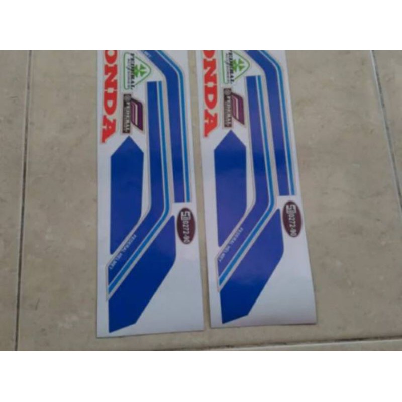 Jual Stiker Striker Lis Les Helm GL Series Honda C70 C50 C90 CB ...