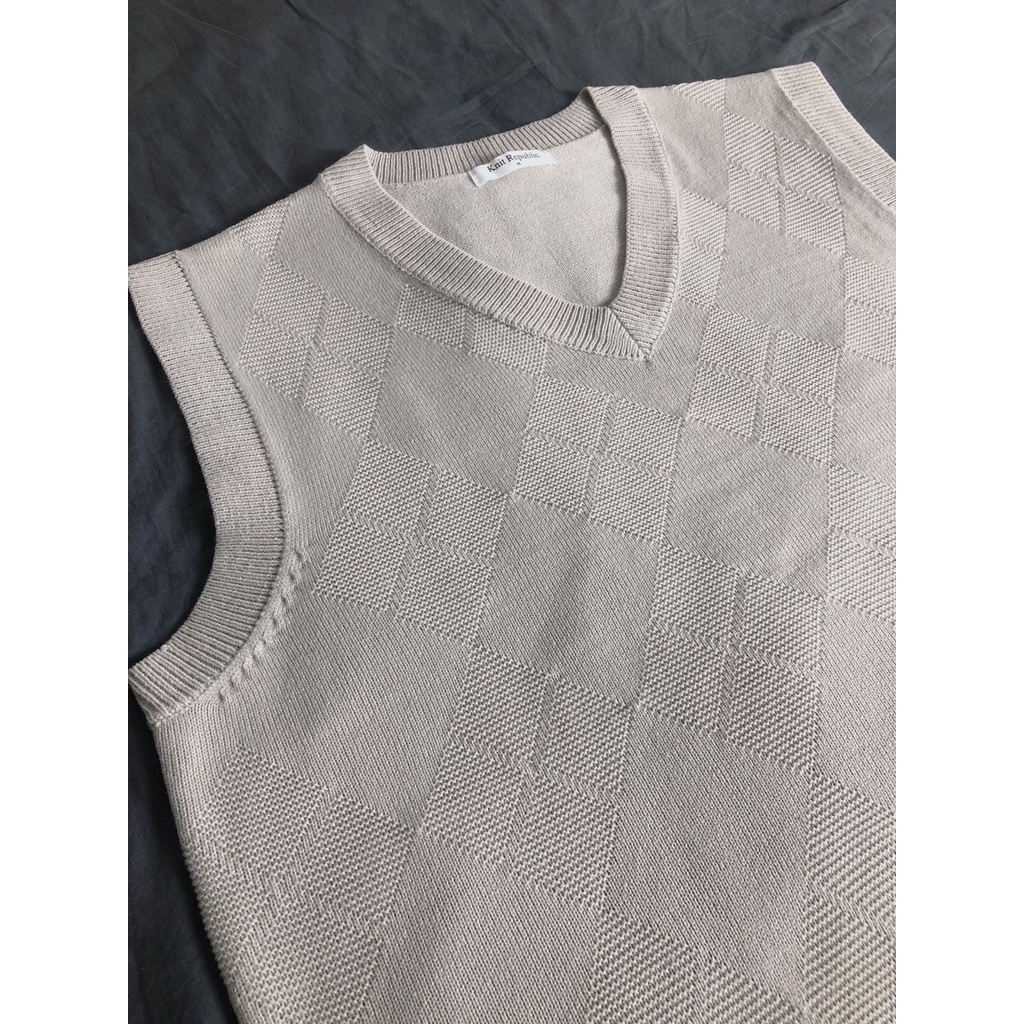 Jual Knit Republic Kai Men Knit Vest - Rompi rajut pria - Knit vest ...