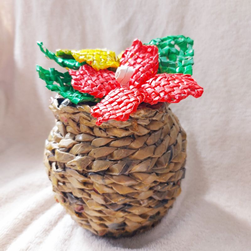 Jual Handcraft - Vas With 2 tangkai bunga Anyaman Kertas K15621V ...