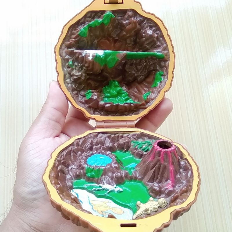 Jual Mainan / Pajangan Figure Diorama Polly Pocket Gunung Volcano Toy ...