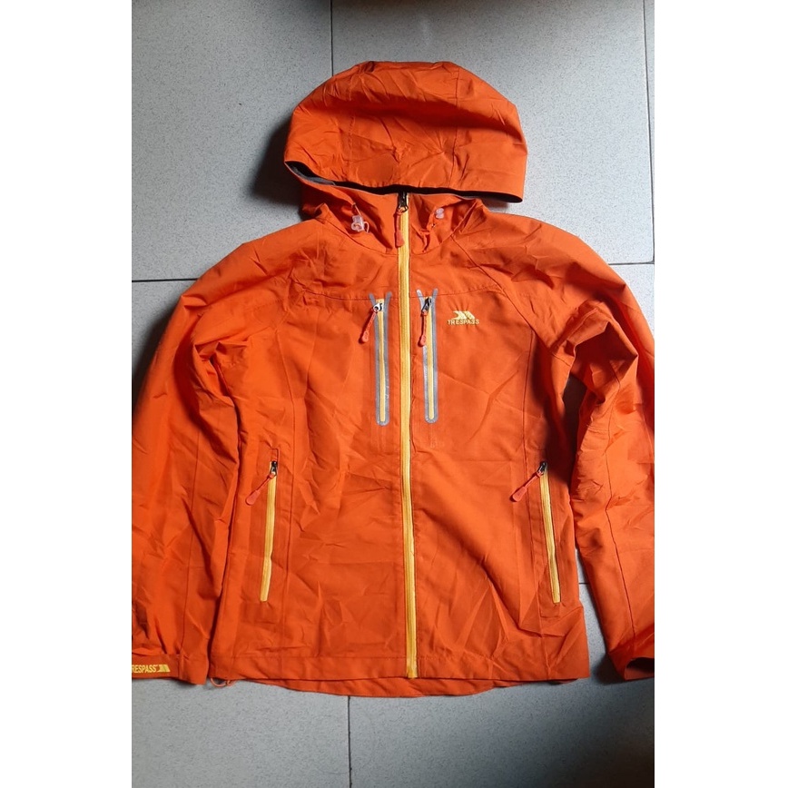 Jual THRIFT/SECOND- JAKET OUTDOOR / JAKET GUNUNG TRESPASS SECOND ...