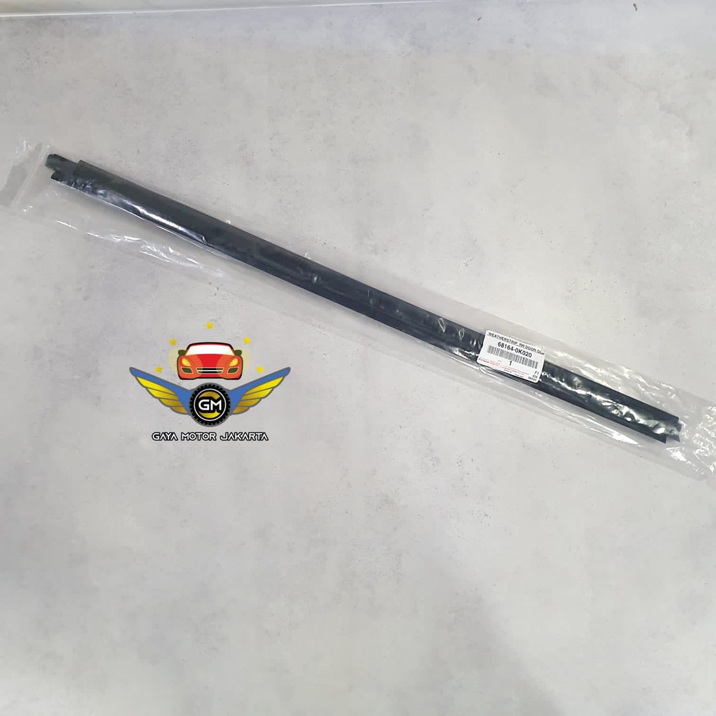 Jual Pelipit Pintu Karet Kaca Luar Belakang Kiri Fortuner Lama 68164 ...